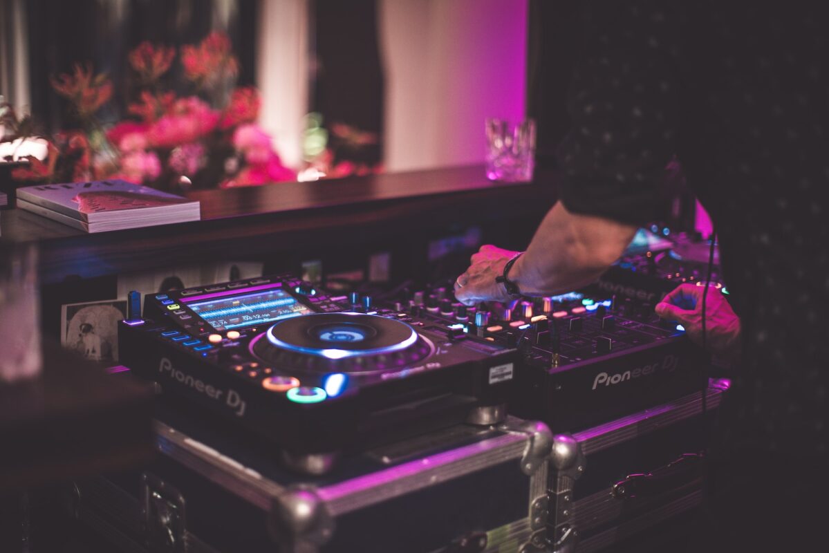 Top 4 Tips for Choosing the Perfect DJ for Your Orlando Wedding | King ...
